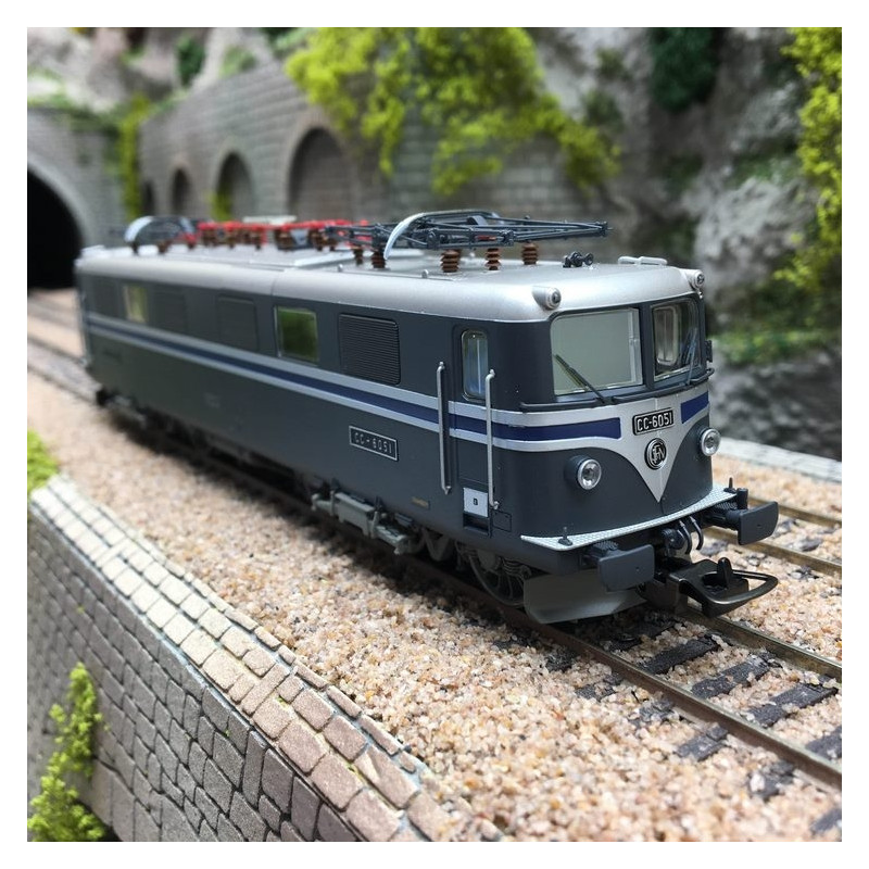 Locomotive CC 6051 SNCF Ep III digital son-HO 1/87- PIKO 96582