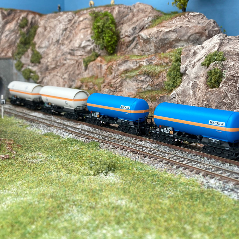 4 wagons citerne à gaz "Wacker / EVA", DB, Ep IV - MINITRIX 15538