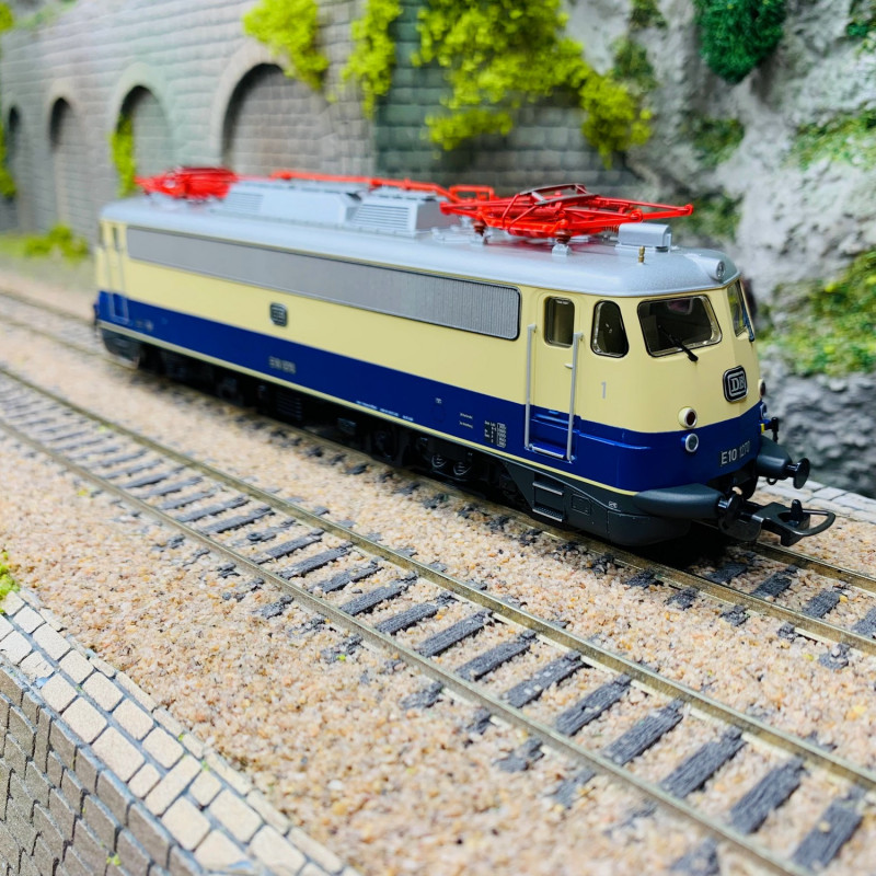 Locomotive électrique E 10 1270, DB, Ep III, digital son - ROCO 51813 ...