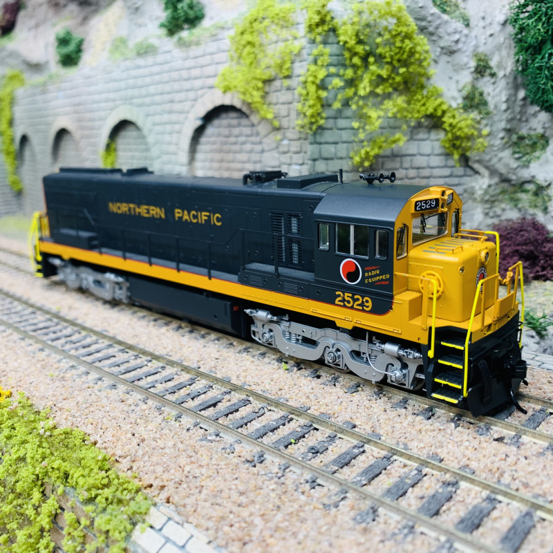 Locomotive diesel U25C 2529, Northern Pacific, Ep III - RIVAROSSI ...