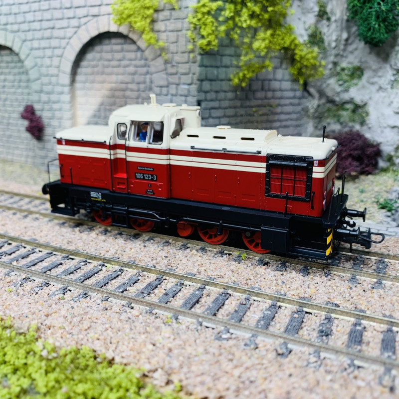 Locomotive diesel série DR 106, DR, Ep IV, digital son - ROCO 70258 ...