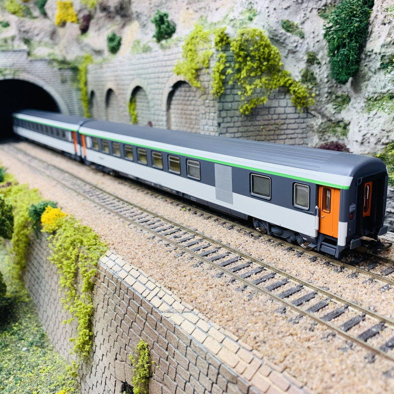 2 voitures Corail VU, 2CL et mixte 2CL/fourgon, Sncf, Ep IV et V - PIKO ...