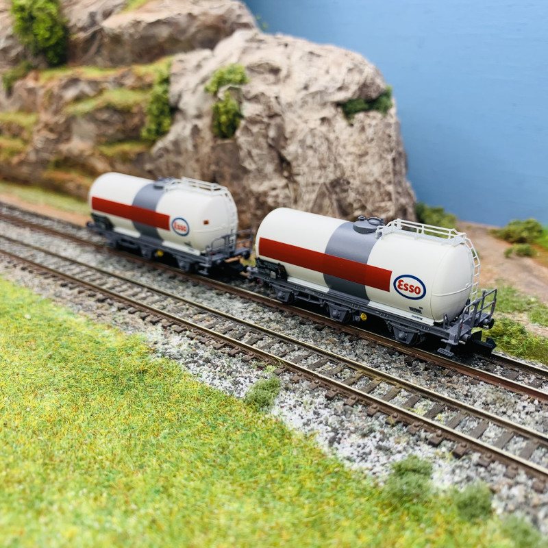 2 wagons citerne à 3 essieux, "ESSO", Sncf, Ep IV - ARNOLD HN6610 - N 1/160