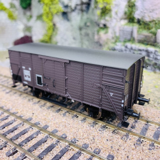 Wagon couvert pour le transport de marchandises hors eau et soleil. - L ...