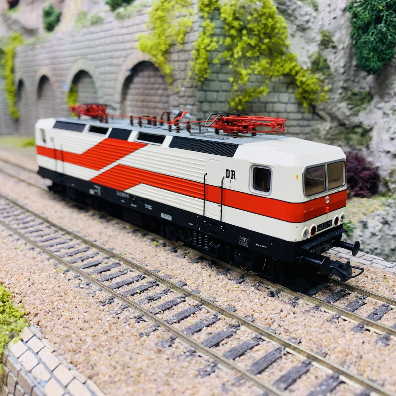 Locomotive électrique 243 001-5 « Dame Blanche », DR, Ep IV, digital ...