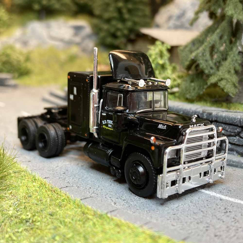 Camion, tracteur Mack RS 700, noir - Brekina 85800