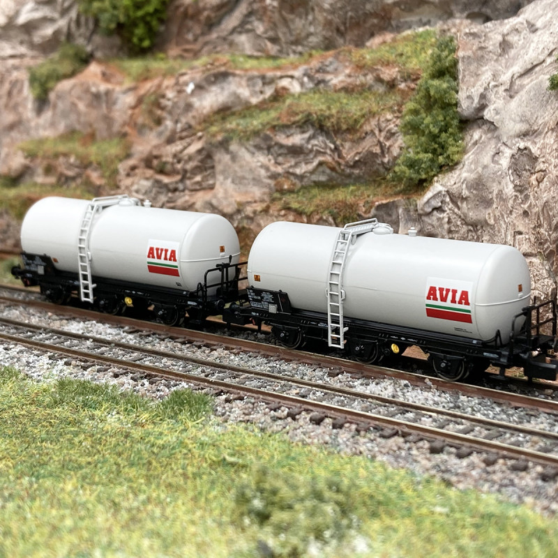 2 wagons Uh, 3 essieux, "AVIA", SNCF - ARNOLD HN6676