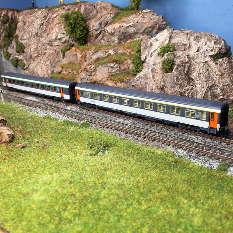 2 voitures Corail Fluo VU 1 CL + 2 CL, (A10u + B11tu), Sncf, Ep VI ...