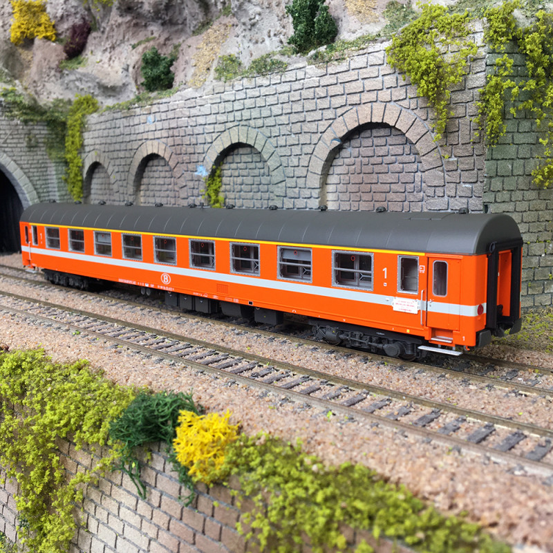 Voiture I4 A9 Orange, SNCB, époque IV - LSMODELS 42 180 - HO 1/87