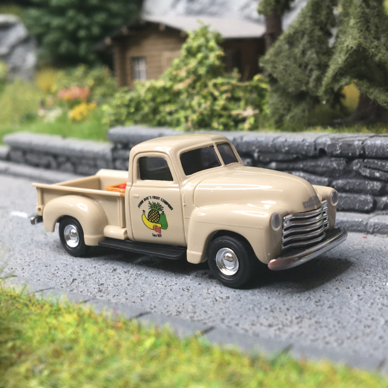 Chevrolet Pick-Up, Fruit Company avec charge de fruits, Marron crème ...