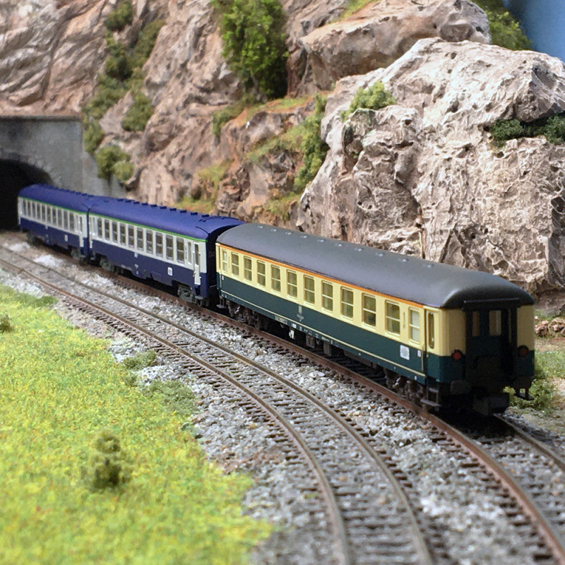 3 voitures D242 Paris Berlin Warszawa, DB, SNCF - ARNOLD HN4437 - N 1/160