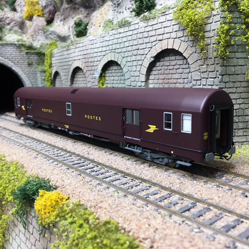 Voiture postale PA UIC, livrée brun, SNCF - LSMODELS 40427 - HO 1/87