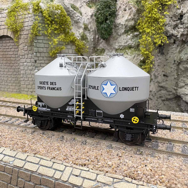 R37 43117 - Wagon cimentier 2 essieux, décoration "Demarle Lonquety", SNCF