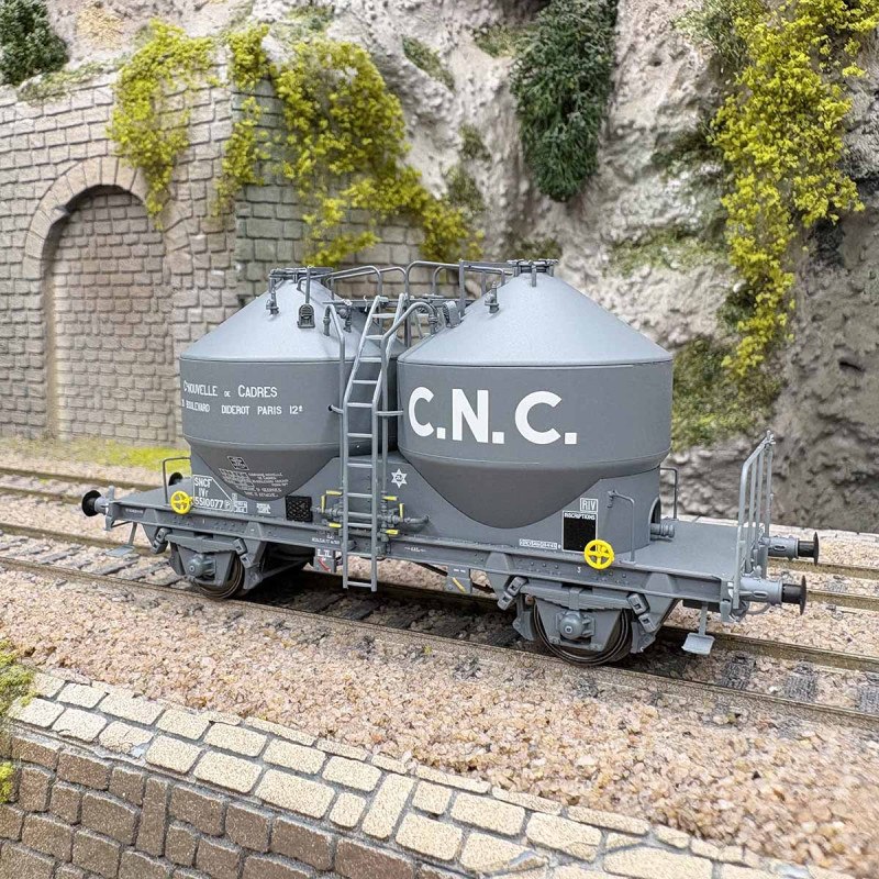 R37 43122 - Wagon cimentier 2 essieux, décoration "C.N.C.", SNCF